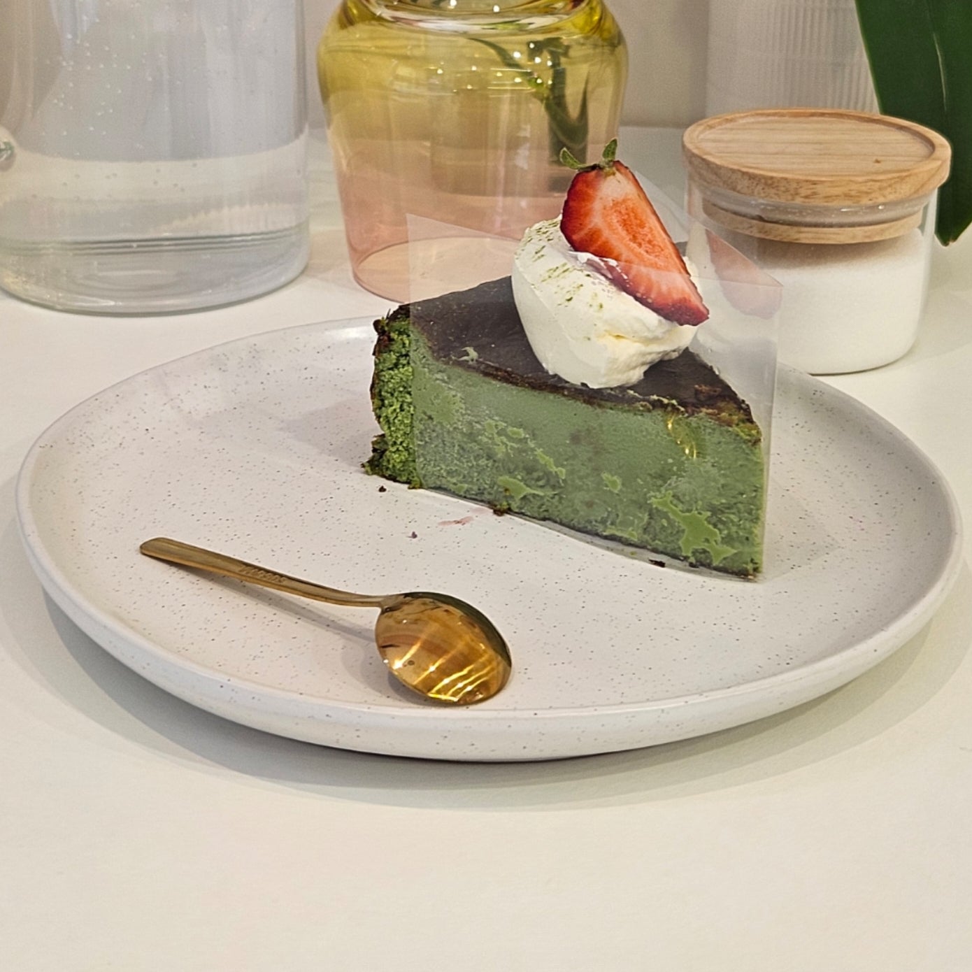 Matcha stuffed Basque cheesecake (slice) | Dreami Cake